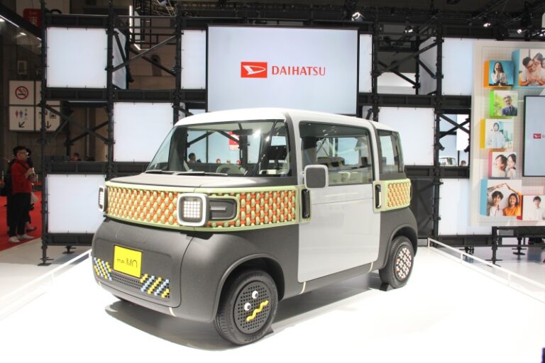 トヨタ自動車 簡単・自在に変化の多様化コンセプト車【JMS2023】 | LIGARE（リガーレ）人・まち・モビリティ